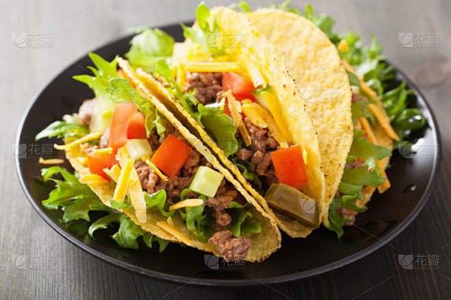 墨西哥 taco shell 用牛肉和蔬菜