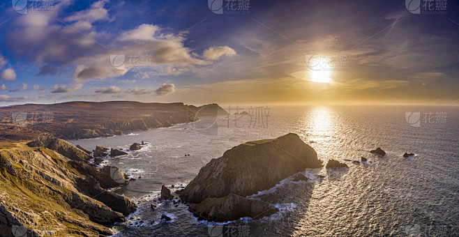 鸟瞰图惊人的海岸在多尼哥郡-爱尔兰/托拉莱丹岛，Stea Stacks:波罗的海塔尖，安布理想，托尔