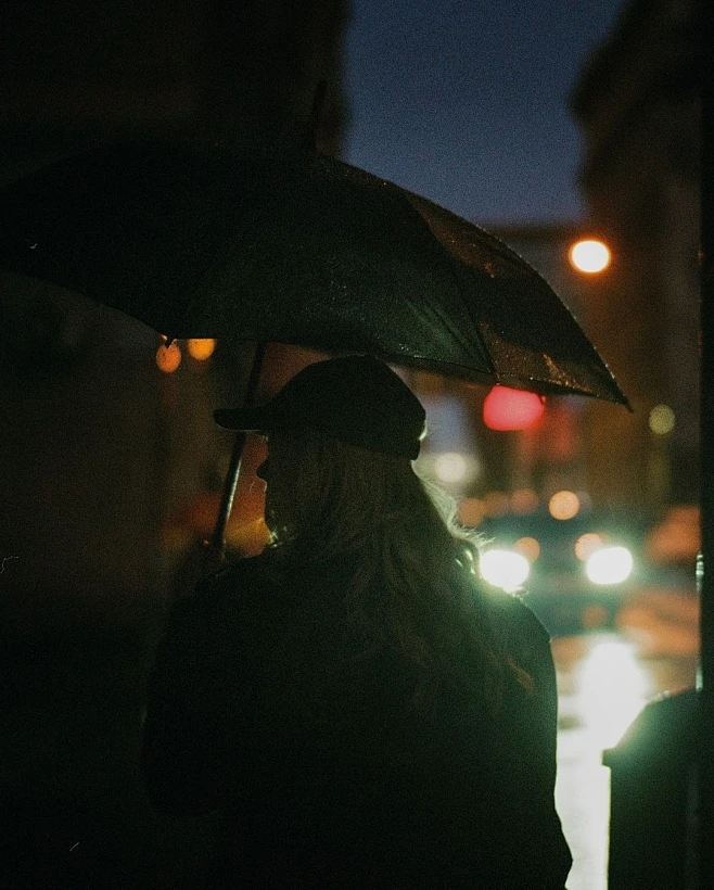 雨天的街 Peter Varsics-花瓣网