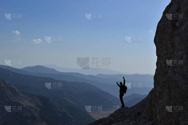 协同、积极的能量、力量和自豪感