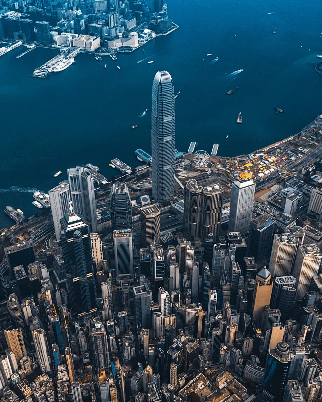 香港著名夜景 的图片 : 世界各地的航拍摄影师、拍手叫绝的航拍作品与独具价值的航拍攻略。全世界的探索者们互相启发，乐在其中。现在加入天空之城 ...