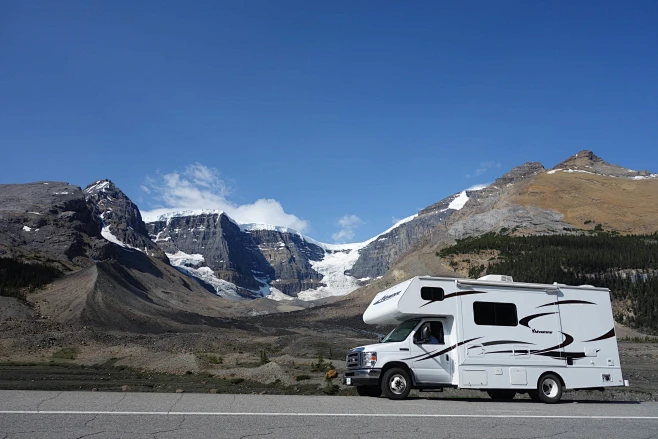 RV-in-British-Columbia-花瓣网