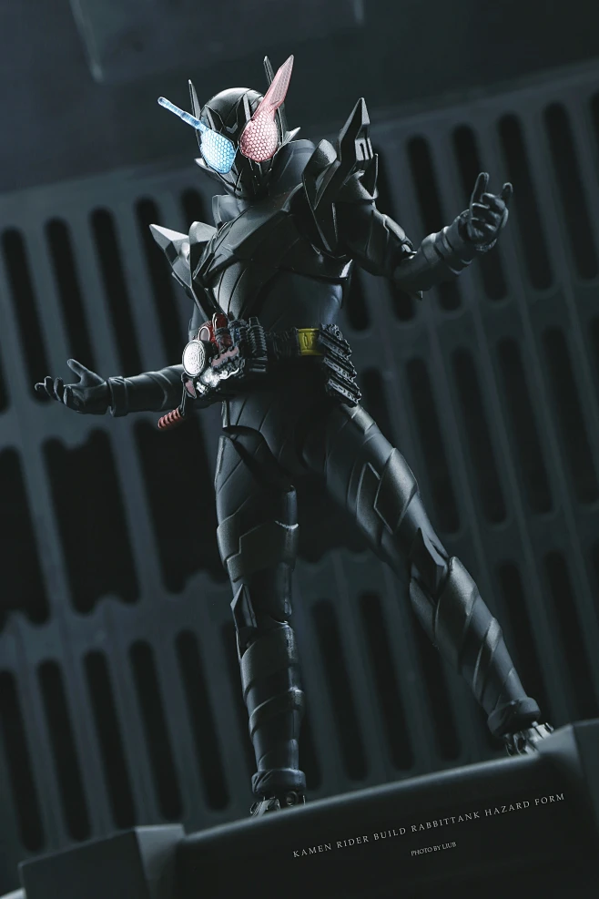 #假面骑士# BUILD HAZARD FORM 危险形态 SHF（3648 x 5472） via -劉B-Sunny--花瓣网