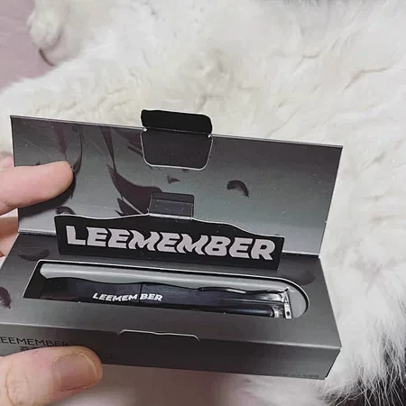 【新品】LEEMEMBER/荔萌黑羽毛系列口红固体唇蜜保湿滋润BL0305-tmall.com天猫-花瓣网