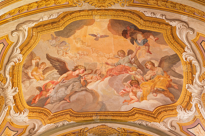 罗马-天使与圣灵的天花板壁画