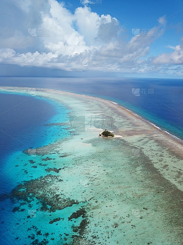 Edge of atoll and sand paradise in Truk lagoon, Ch