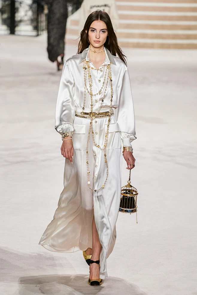 Chanel Pre-Fall 2020 Fashion Show : The complete Chanel Pre-Fall 2020 ...