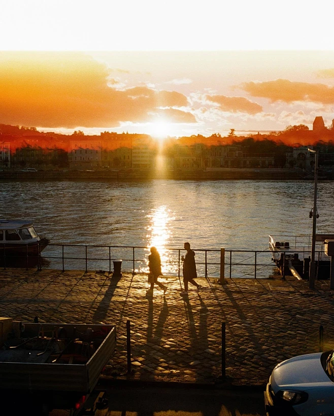 布达佩斯街头 Peter Varsics-花瓣网