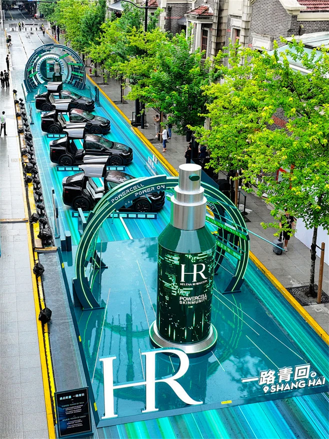 创意巡展 | 赫莲娜绿宝瓶 × 特斯拉一路青回之旅——「青春充能站」快闪上海站，空降上海张园-花瓣网