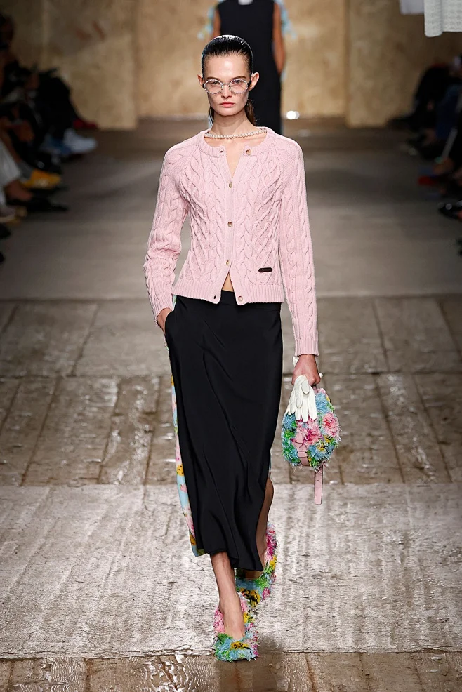 Moschino S/S 25 | SHOWstudio-花瓣网