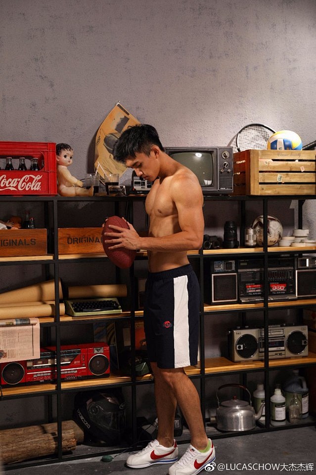 肌肉男照片人体结构参考来自cgbook.cn (1194)