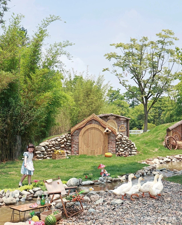 武汉首家露营风农场!!新西兰同款霍比特人【携程氢气球】