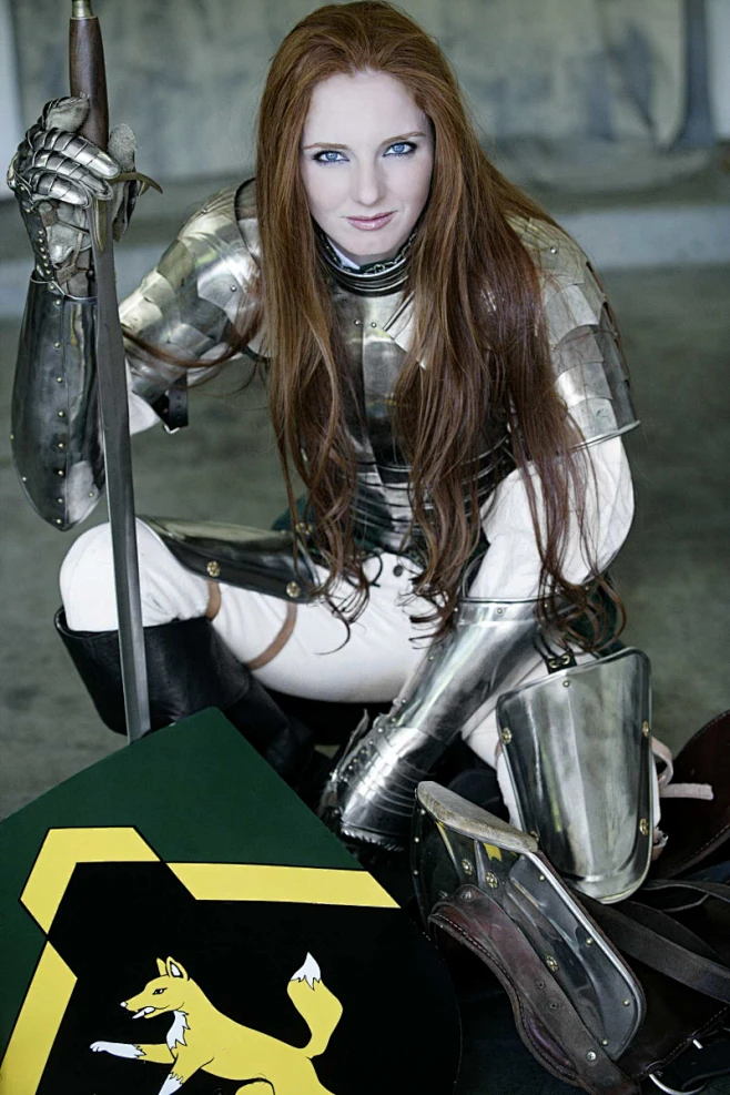 Virginia+Hankins+Knight+Armor+Shot.jpg (800×1200)-花瓣网