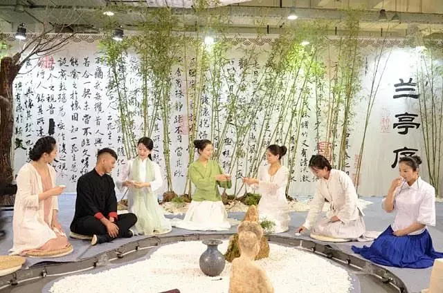 6月9日FM98.6美女主播张楚带您体验“曲水流觞”品茶活动还有精美伴手礼免费领｜更多攻略尽在第3届中国（沈阳）国际茶博会 : 6月8日-6月11日第3届中国（沈阳）国际茶产业博览会暨紫砂 ...