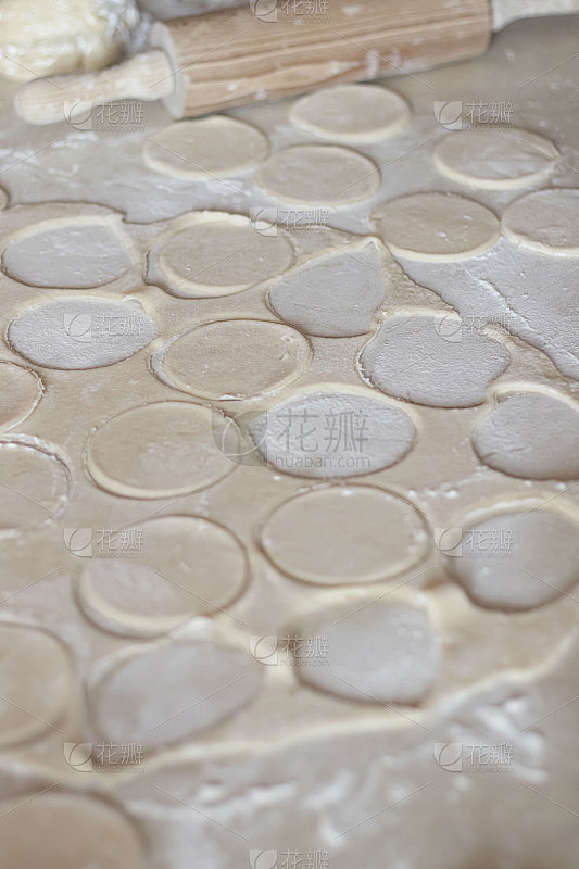 Variki配肉和蘑菇。