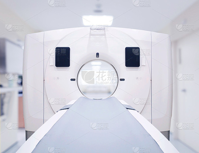 多检测器CT (Computed Tomography)在白色背景上隔离。