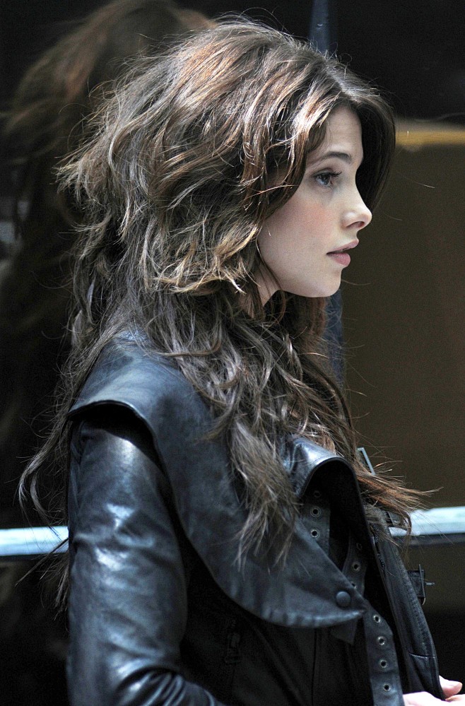 Ashley Greene (Zoom in)(1975×3000)