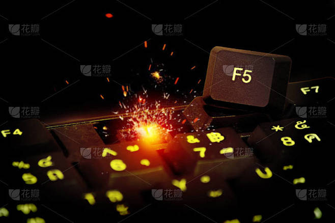 从键盘爆裂的 F5 按钮.