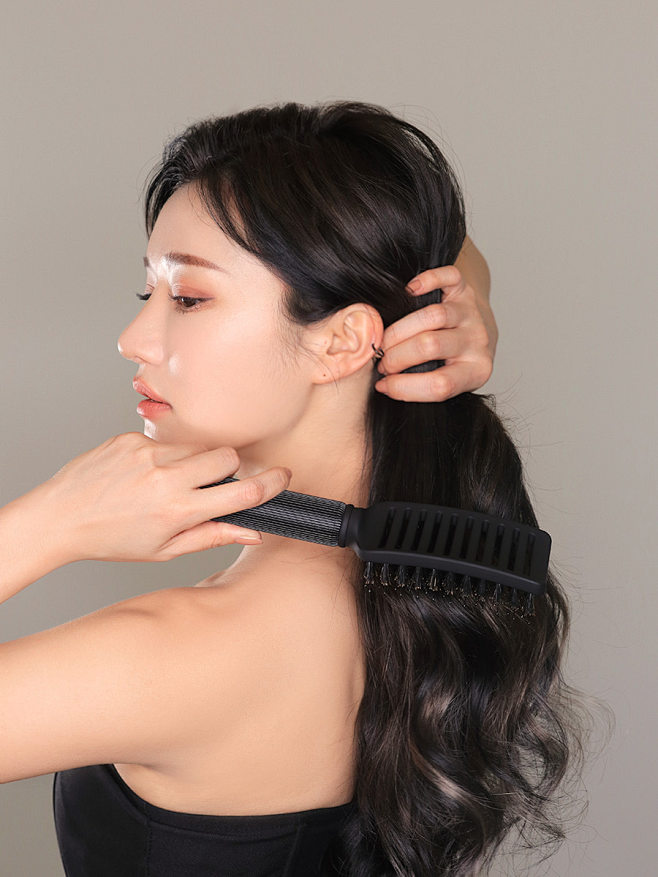 3CE STYLING HAIR BRUSH : 착 감기는 그립감으로 스트레이트부터 볼륨 헤어까지, 만능 셀프 헤어 스타일링이 ...
