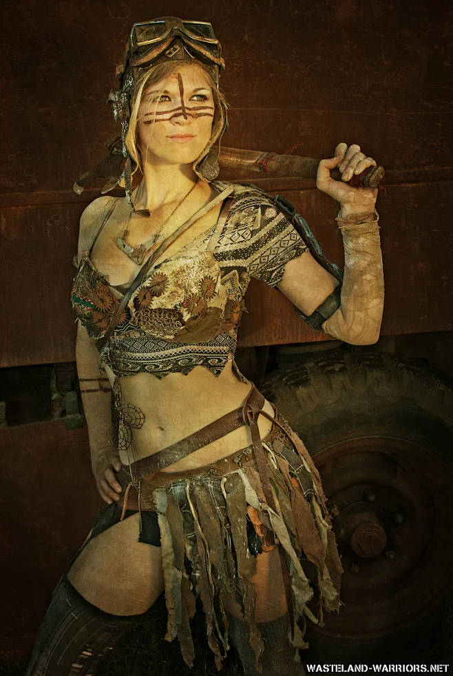 You better leave - now! : Models: Jenni J., Jenni S., Leif & Franzi Photographer: eosAndy ...