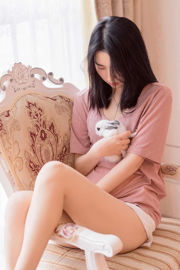 少女与兔子-花瓣网