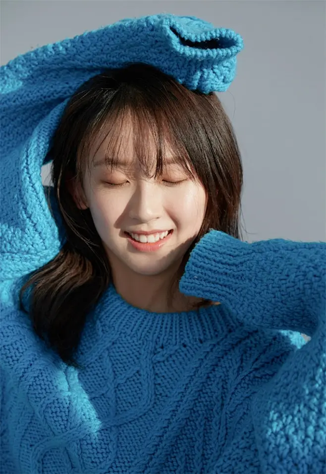 花儿单眼皮美少女蓝色毛衣甜蜜生活美丽写真 - 星空之美-花瓣网