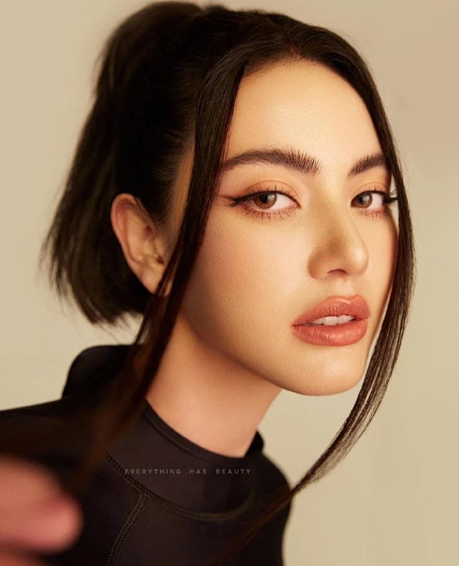 Mai Davika-花瓣网