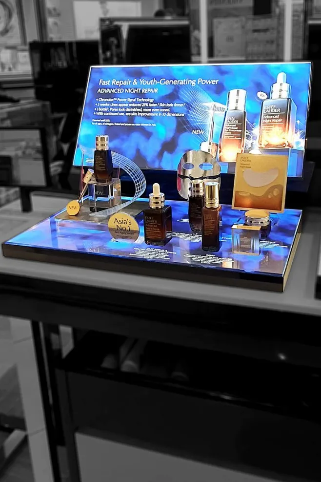 2022-04-30 | Visual merchandising displays, Retail display, Display-花瓣网