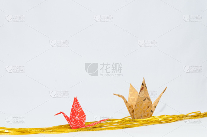 黄金,折纸工艺,数字2,鹤,白色背景,室内地面,式样,阿根廷,水平画幅