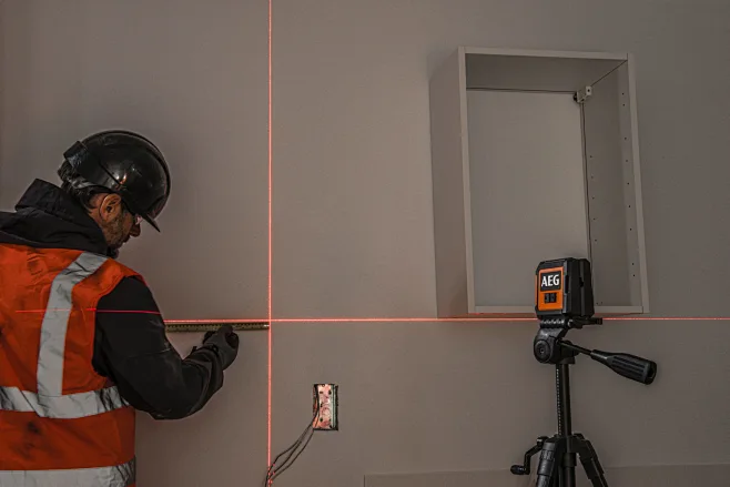 AEG CLR215-B 15m Red Cross Line Laser with Bag Battery Operated ...