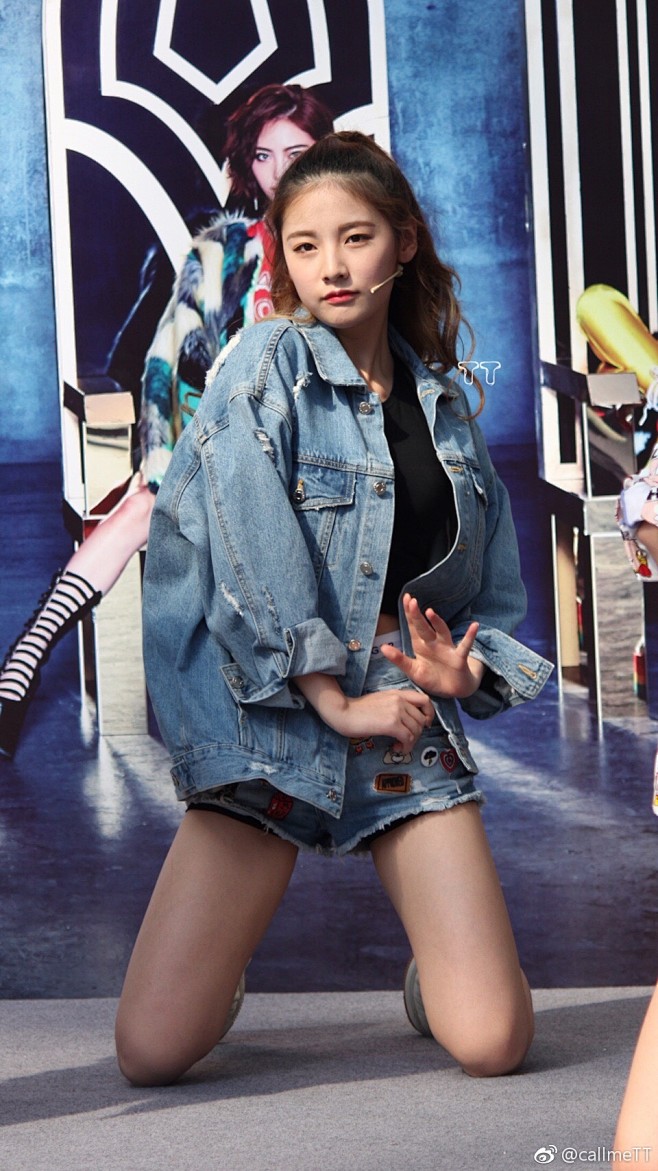 女性跪姿照片人体结构参考来自cgbook.cn (788)