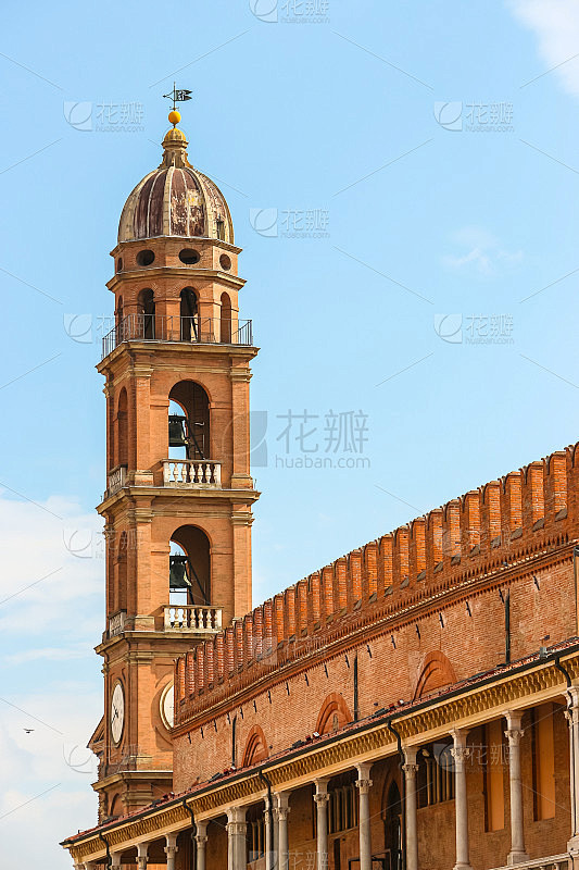 法恩扎市中心美丽的建筑。