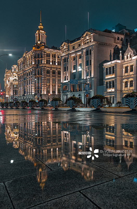 雨夜上海外滩图片素材