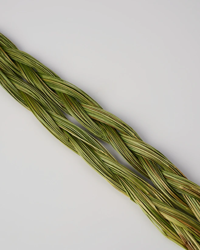 Dry, sharp and verdant. The new limited-edition candle Sweet Grass ...