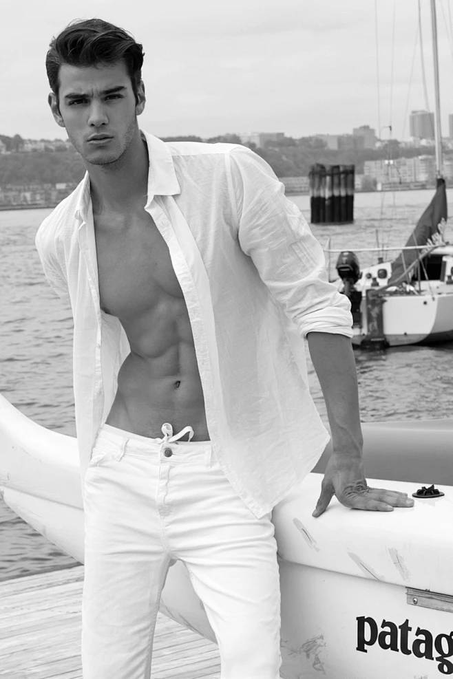 sexy AF Scott Gardner by Thomas Synnamon-花瓣网