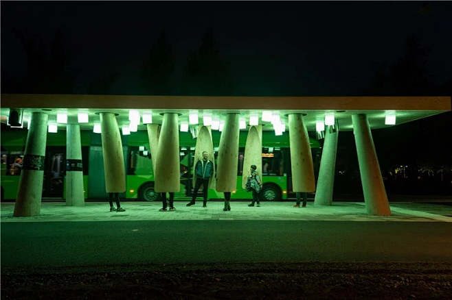 station-of-being-arctic-bus-stop-rombout-frieling-lab_dezeen_2364_col_1 ...