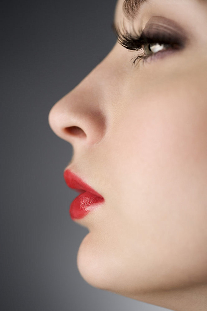 外国浓妆气质美女脸部侧面特写高清图片