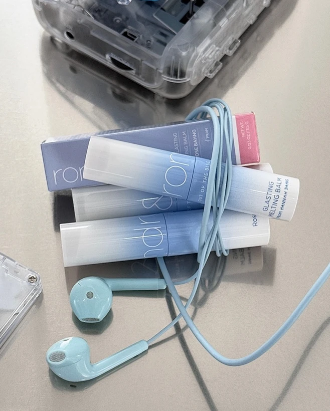 Photo by rom&nd US on February 11, 2025. 可能是包含下列内容的图片：听诊器、牙线和上面的文字是 ...