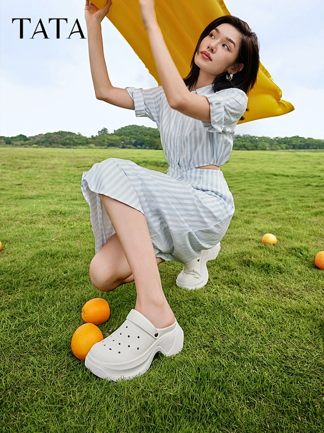 Tata他她休闲厚底洞洞鞋女款松糕外穿舒适拖鞋2024夏新款DWGM1BH4-tmall.com天猫-花瓣网