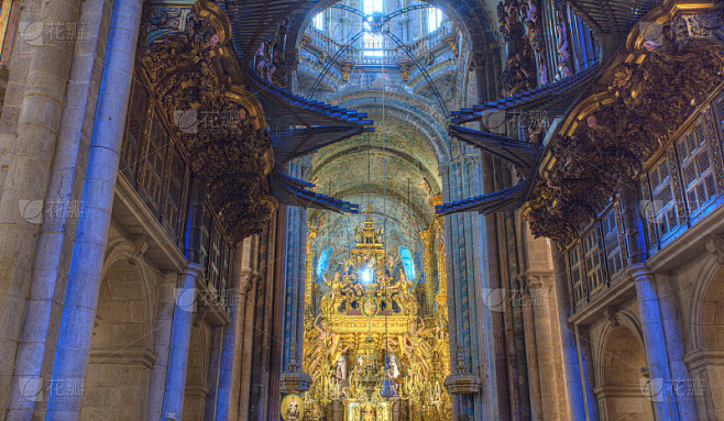 圣地亚哥德孔波斯特拉大教堂内部