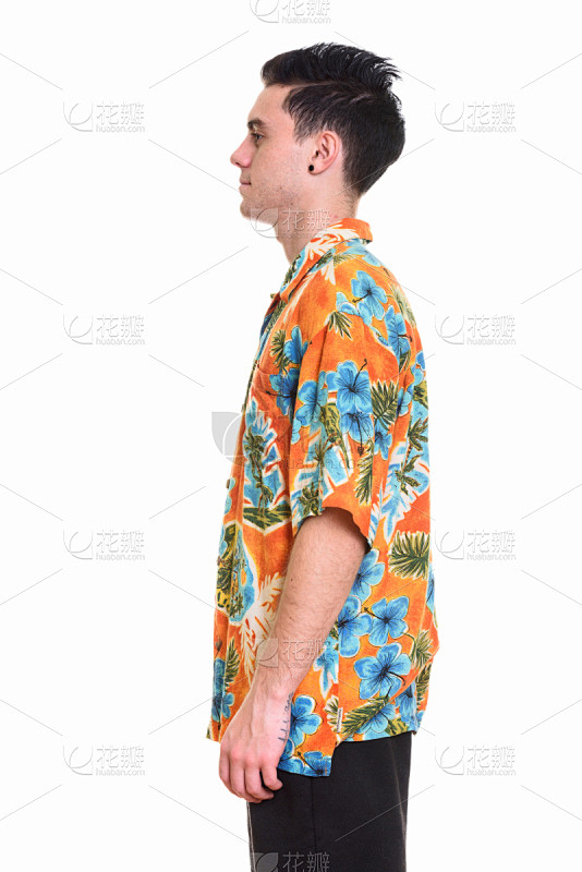 侧面像,旅行者,青年人,男人,夏威夷衬衫,耳饰,四分之三身长,20到24岁,侧面视角,人
