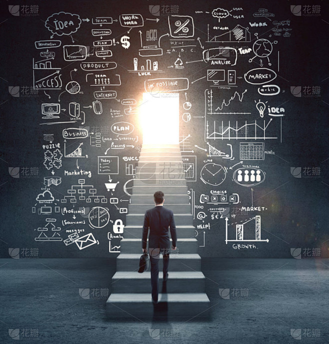 攀上混凝土 ledder 的商人去开门