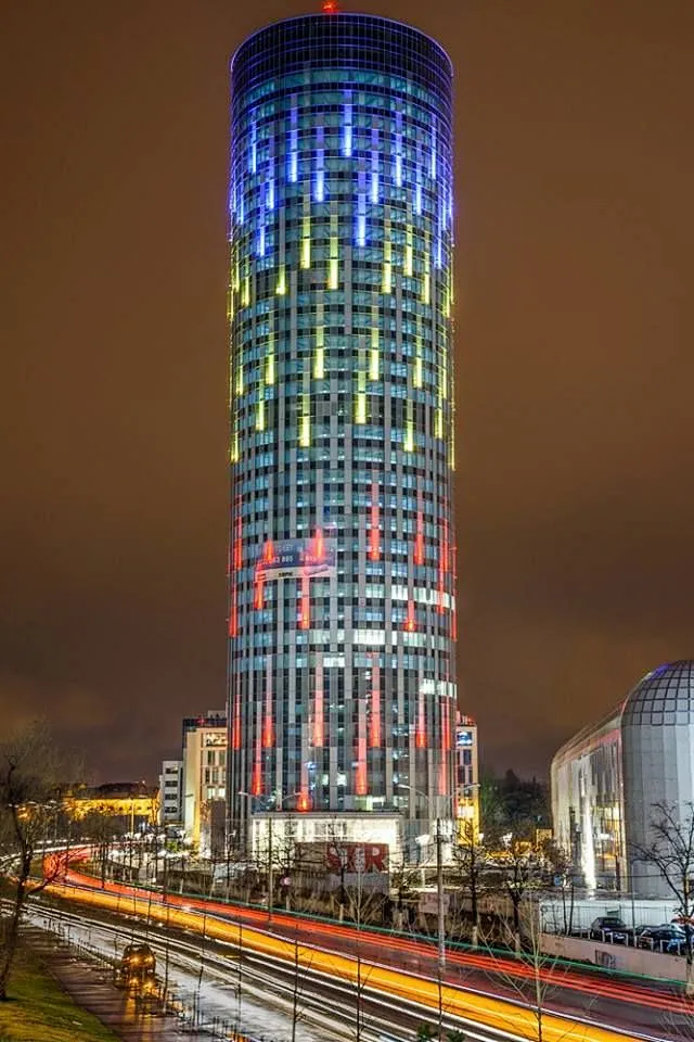 Sky Tower, Bucharest, Romania-花瓣网