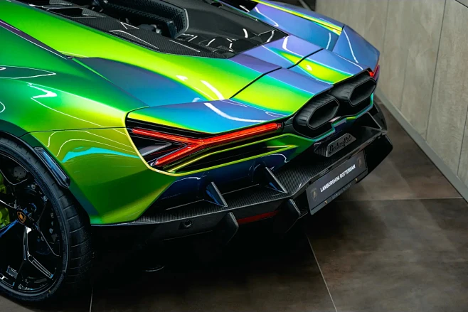 This Just Might Be Lamborghini’s Craziest Color Yet-花瓣网