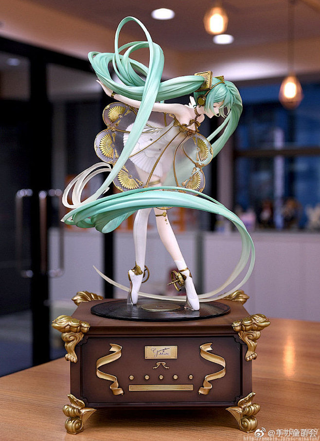 #新开预订# GSC 初音未来 miku 交响乐 5th Anniversary Ver Rella 原画（含音乐盒）详细请参考链接内描述～（深深的被原画种草了！）2023年1月发售 约 ...