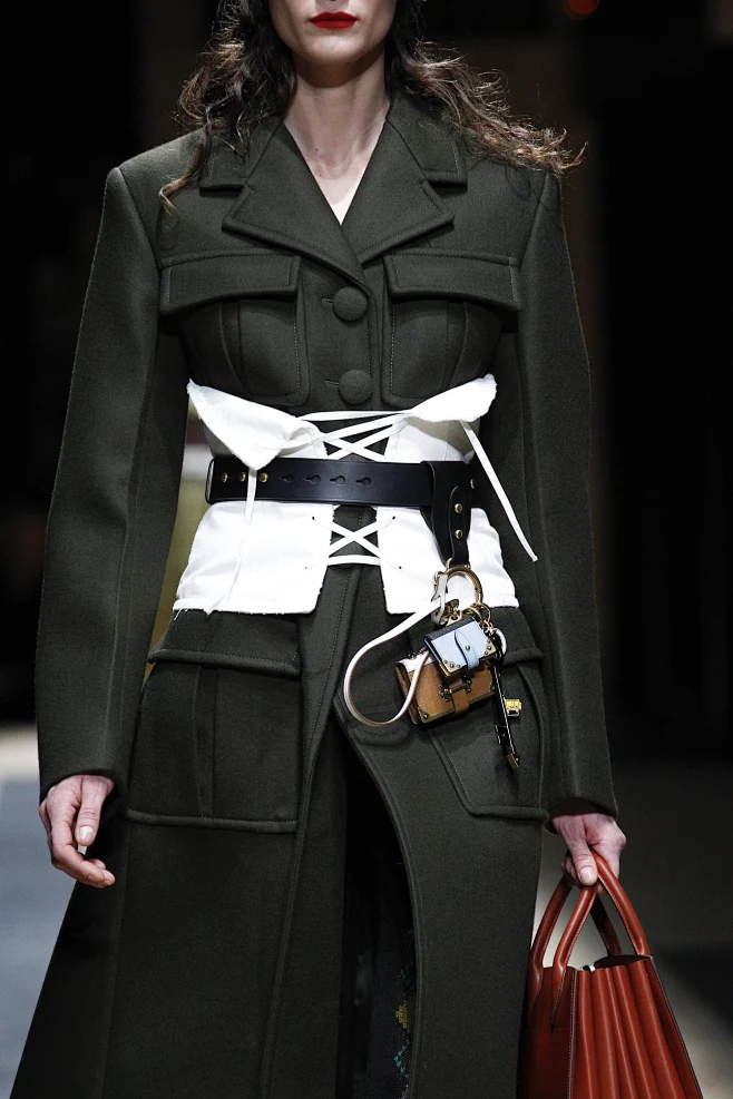 Prada Fall 2016-花瓣网