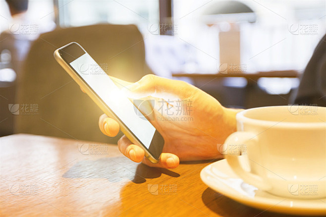 手机和咖啡