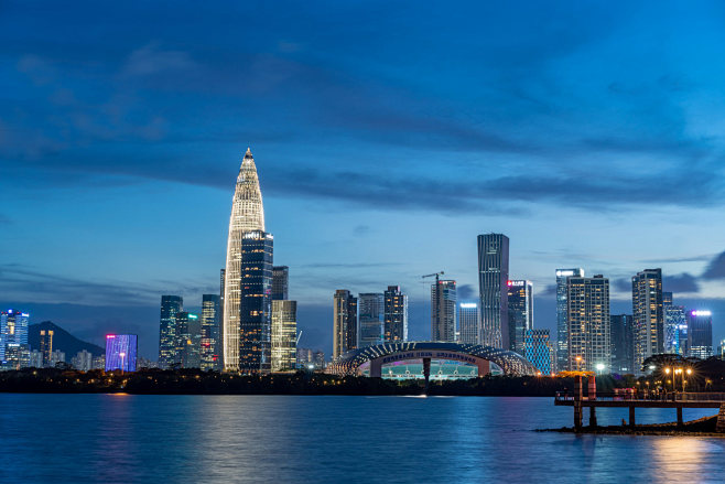 深圳湾春笋夜景摄影照片