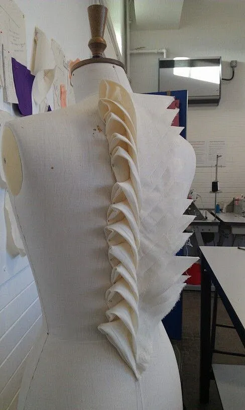 Fabric Manipulation for fashion design - dimensional surface pattern ...