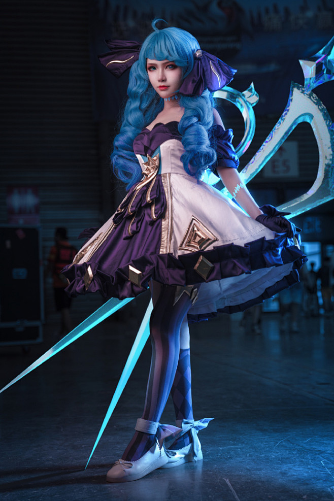 英雄联盟超话#英雄联盟10周年##二次元cos大赏##夏日动漫祭# 2021ChinaJoy场照返图 Day 1 LOL 灵罗娃娃 格温 ️ 格温Coser：月潋寒殇 PHX：@KBF ...